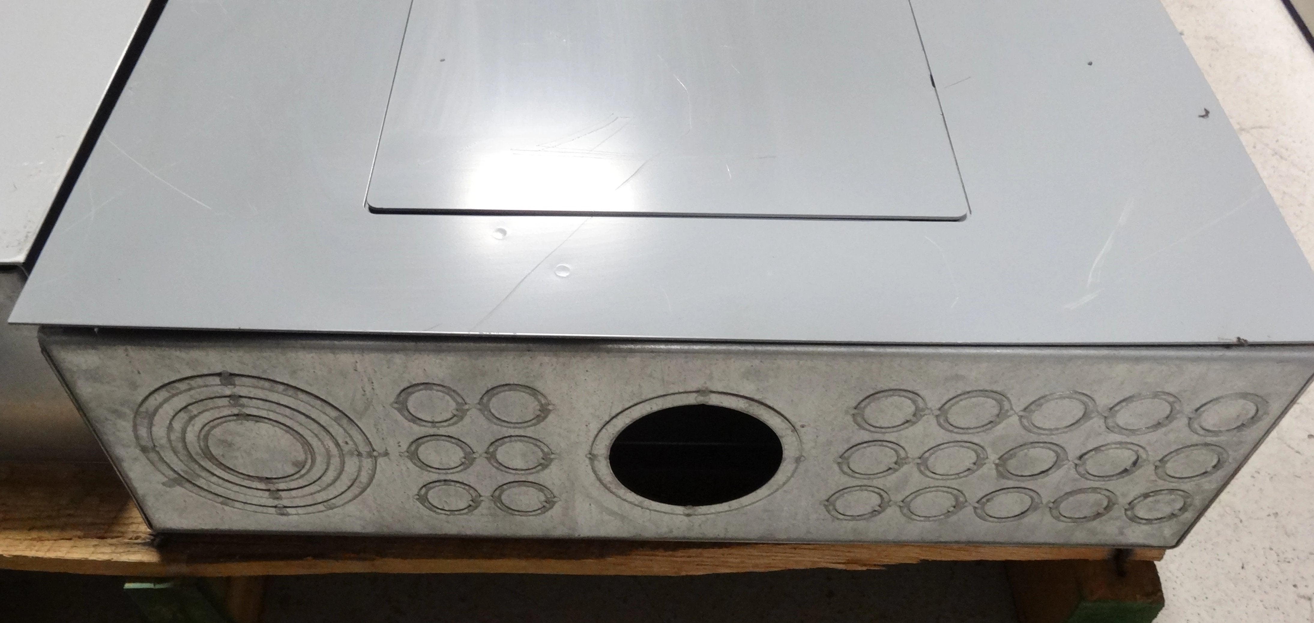 Square D NQOD30L225 / NQODQB 240V 225A 3 Wire 30 Slot Breaker Panel Bo ...