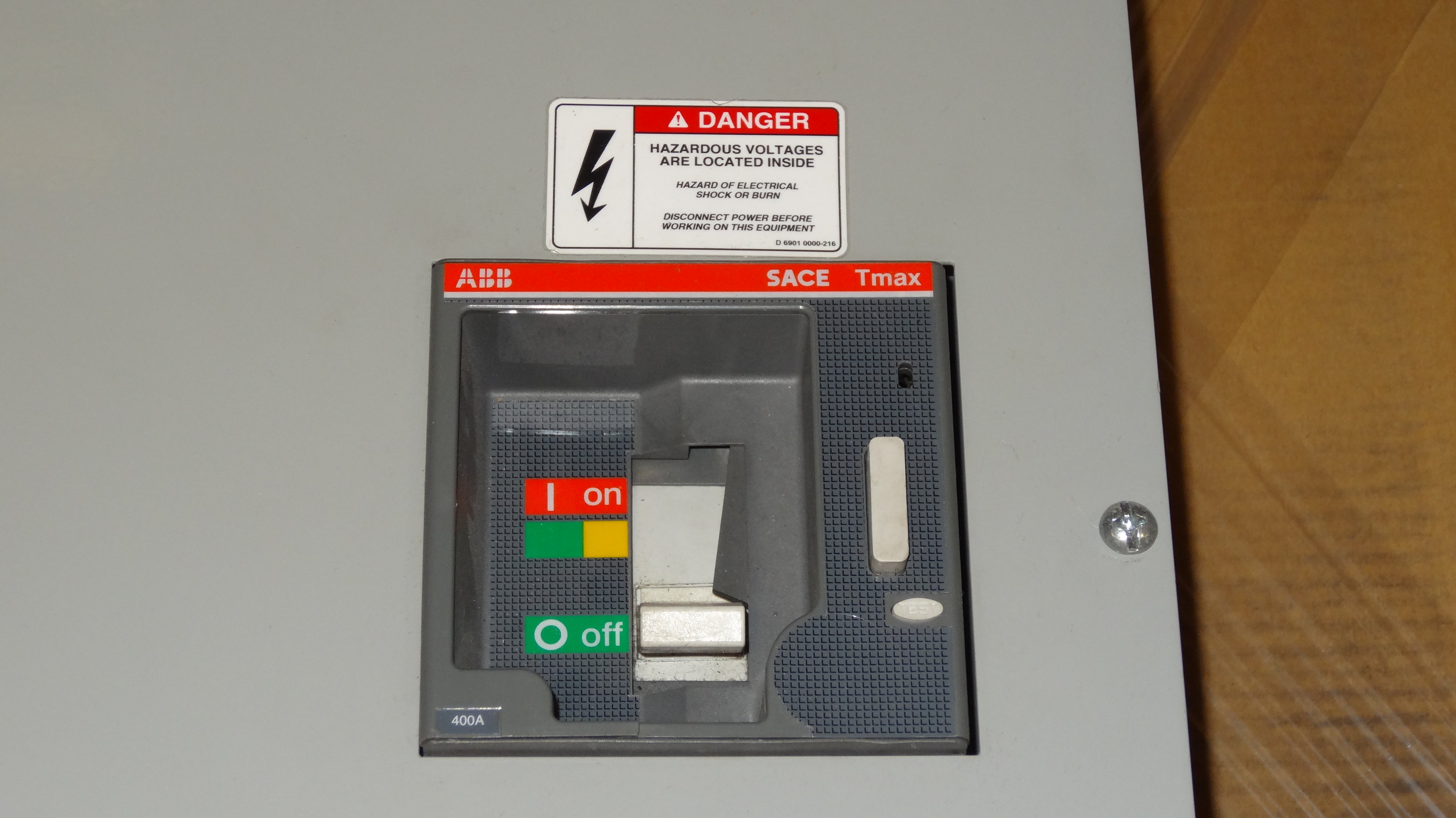ABB T5N-400 T5400TW TMAX 400A 600V 3-Pole Circuit Breaker w Aux & Encl ...